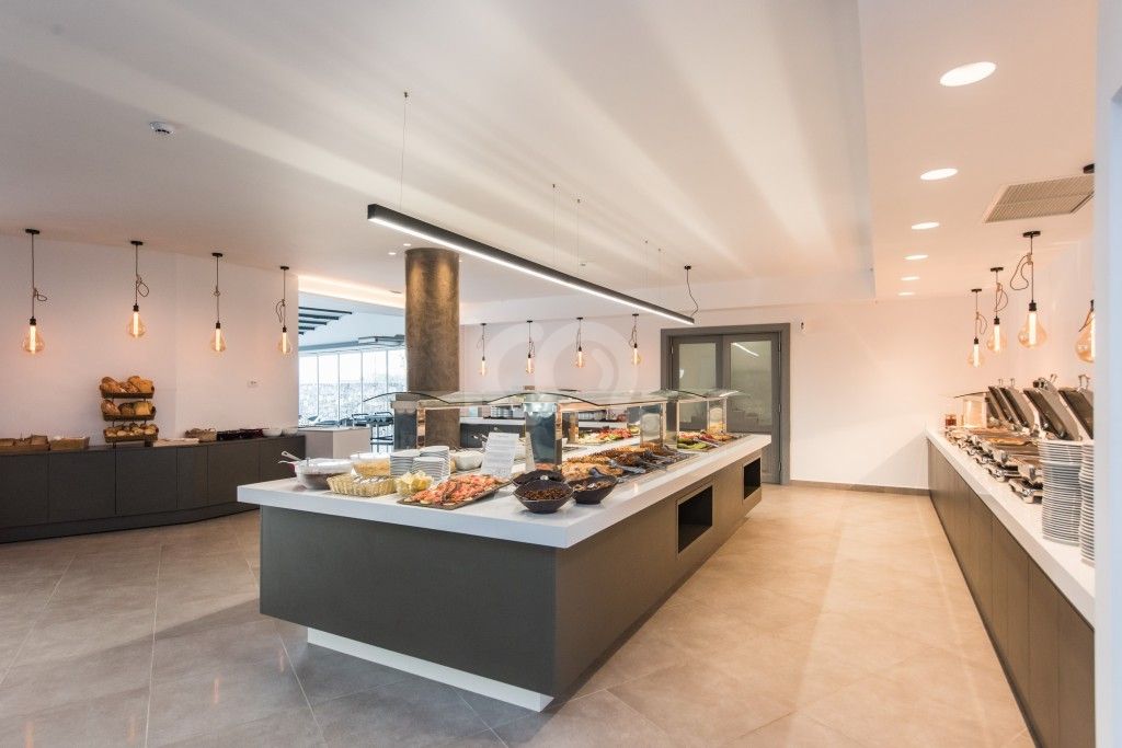 Ζητούνται για Εργασία ΣΕΡΒΙΤΟΡΟΣ Αμμουδάρα