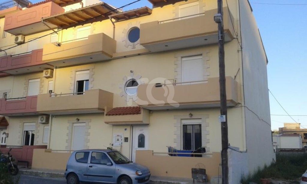 Γκαρσονιέρες, Ενοικίαση, Τρεις Βαγιές: ΤΡΕΙΣ ΒΑΓΙΕΣ
