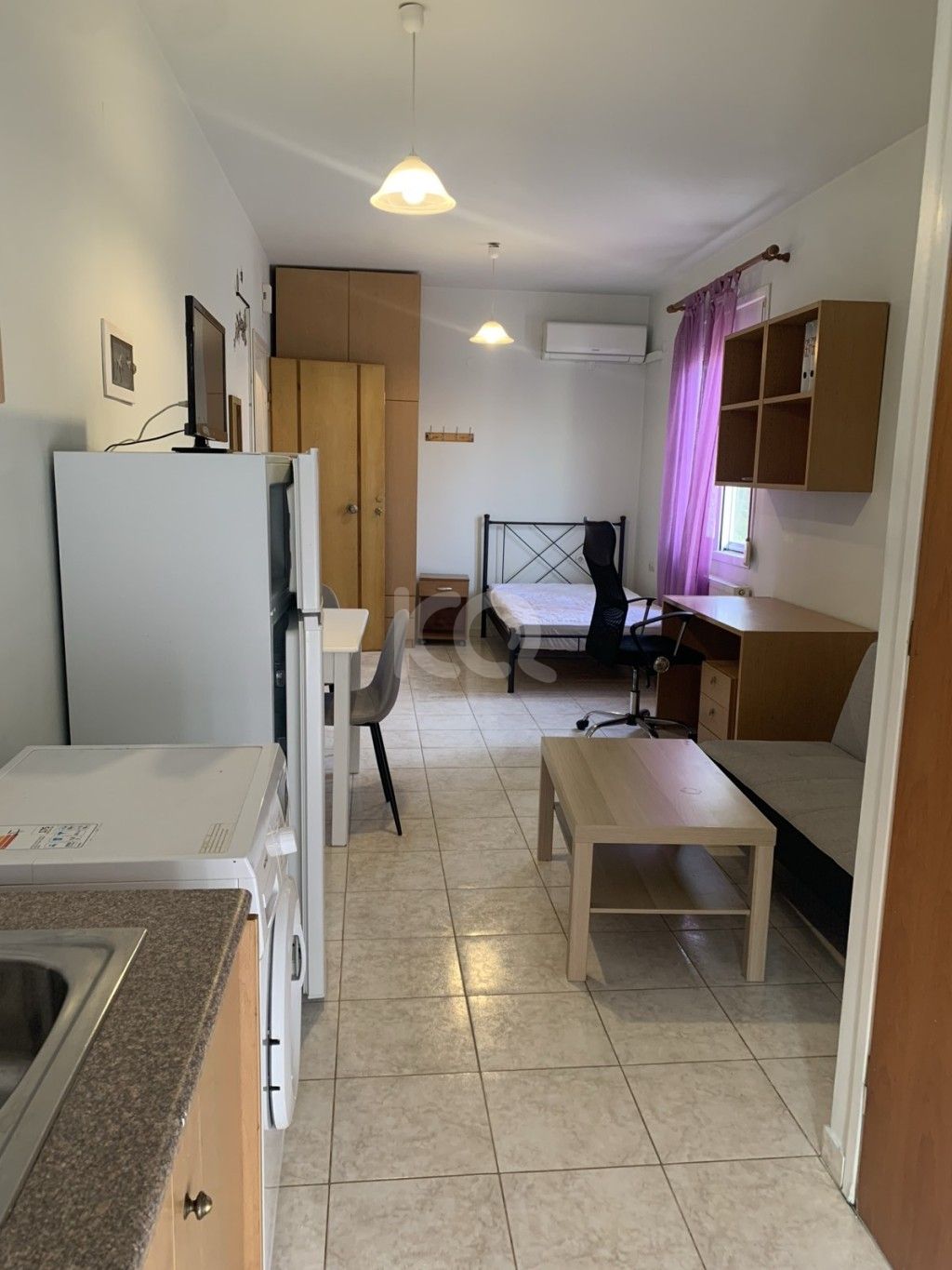 Γκαρσονιέρες, Ενοικίαση, Εσταυρωμένος: ΕΣΤΑΥΡΩΜΕΝΟΣ